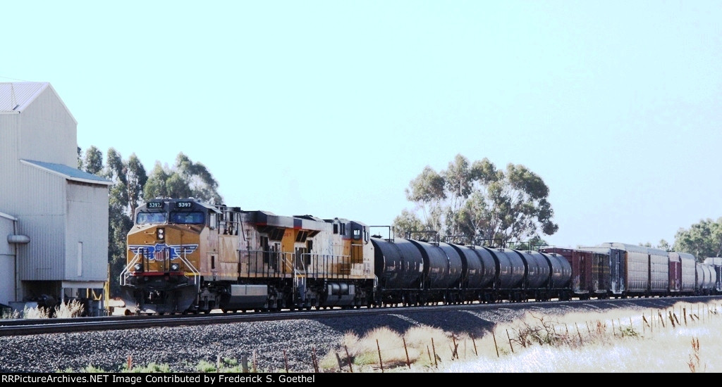 UP 5397 leads manifest